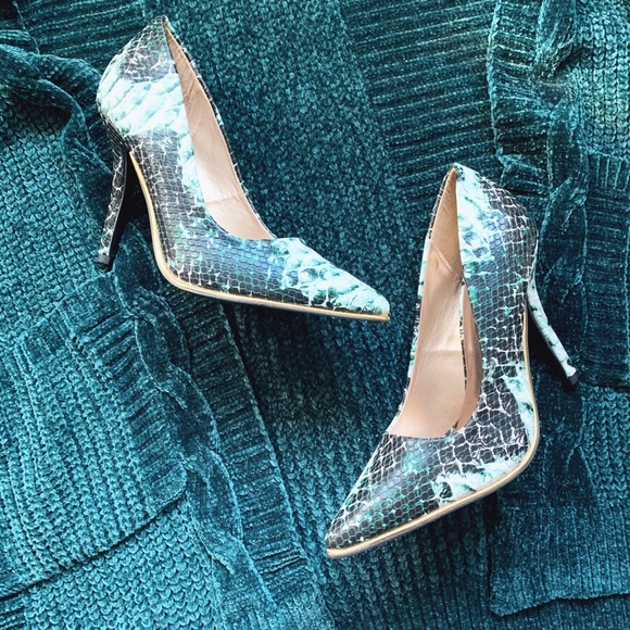 Shoes | Green Textured Snakeskin Pointed Toe Gold Heels | Poshmark